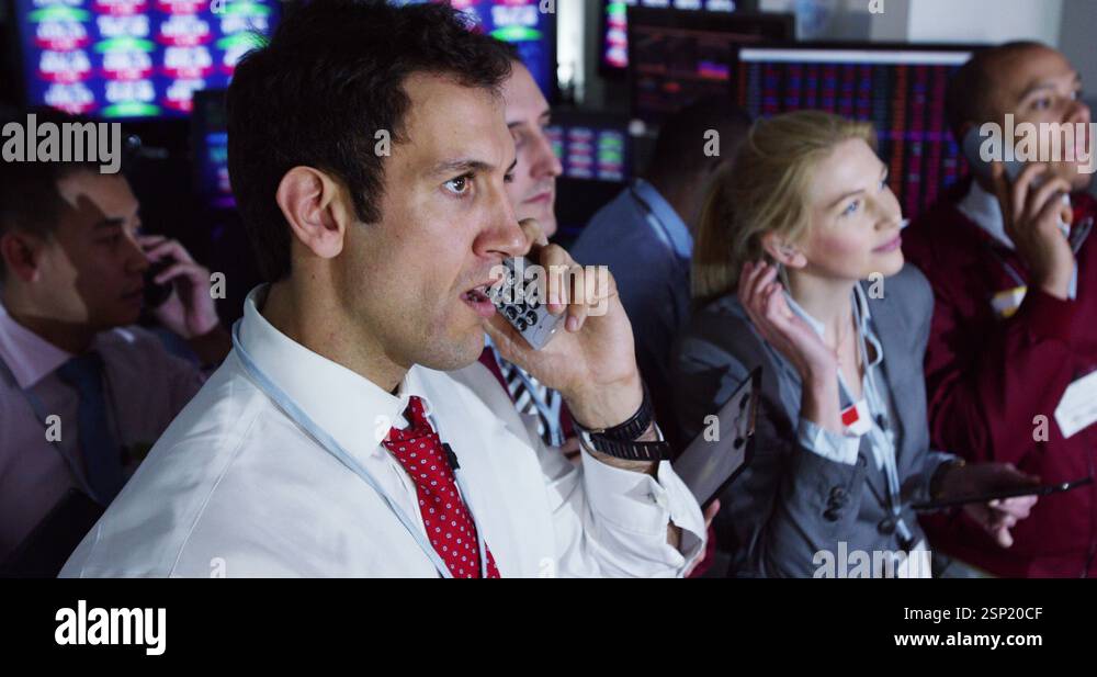 4K Frantic group of stockmarket traders buying and selling on the ...