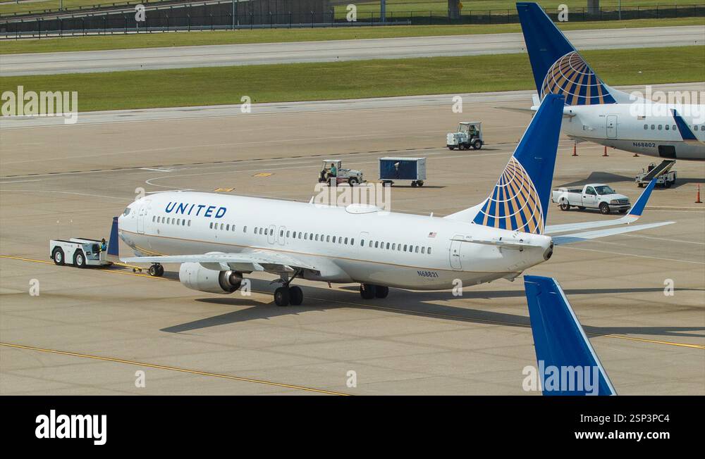 United Airlines Boeing 737 at Houston Bush IAH Airport TX Stock Video ...