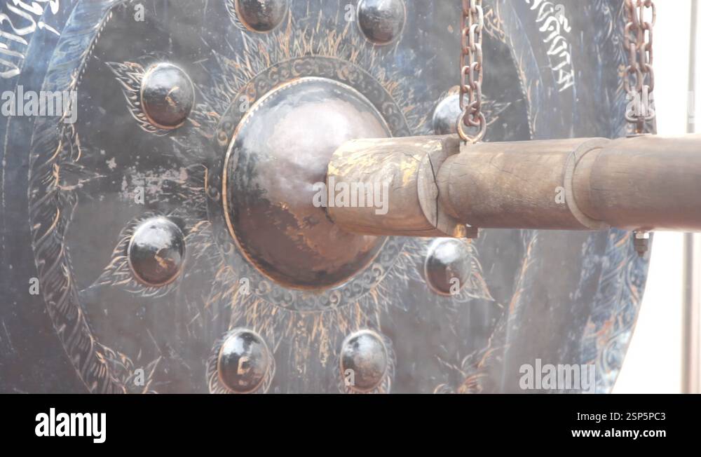 Gong handle Stock Videos & Footage - HD and 4K Video Clips - Alamy