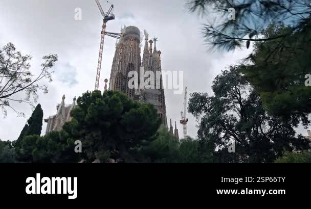 Exploring the Stunning La Sagrada Familia in Barcelona A Masterpiece of ...