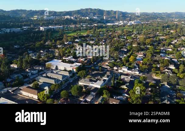 A breathtaking 4k aerial view of Toluca Lake and the Burbank skyline in ...