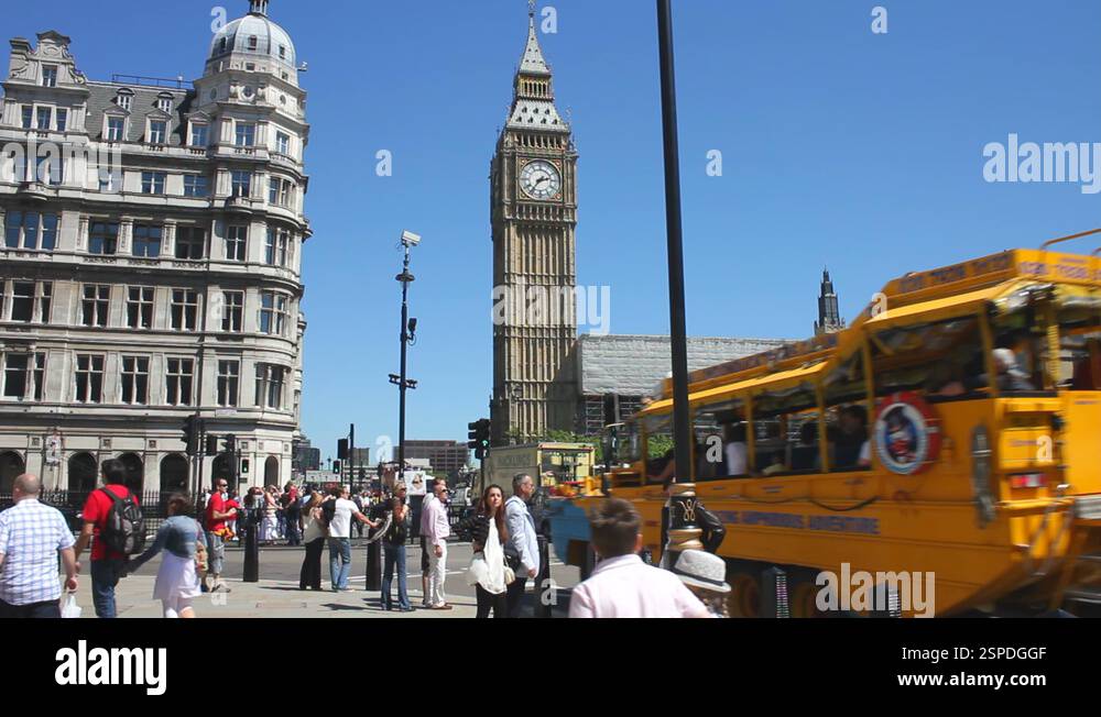 Tourists, traffic and a tour bus with Big Ben clock tower in London ...