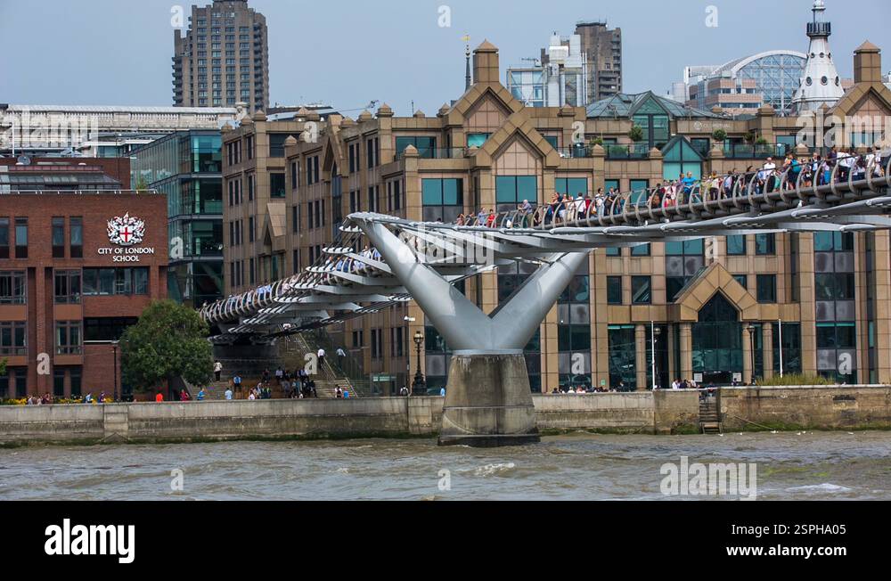 River thames commute Stock Videos & Footage - HD and 4K Video Clips - Alamy