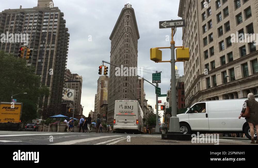 Bus triangle Stock Videos & Footage - HD and 4K Video Clips - Alamy