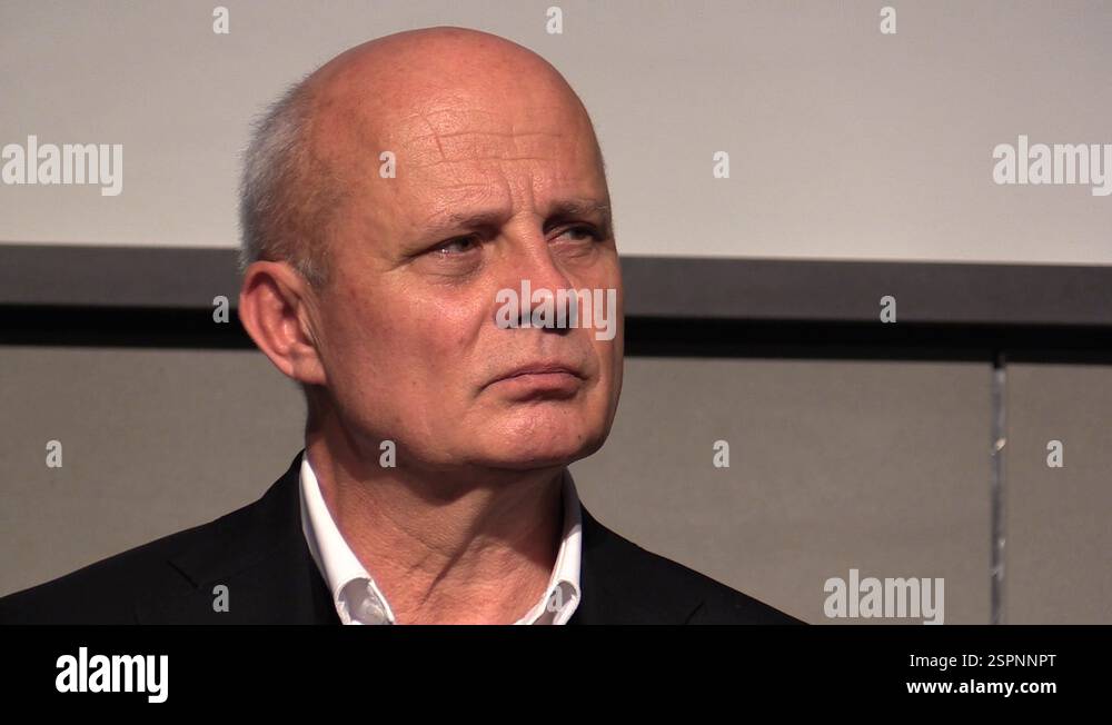 Czech presidential candidate Michal Horacek, discussion from students ...