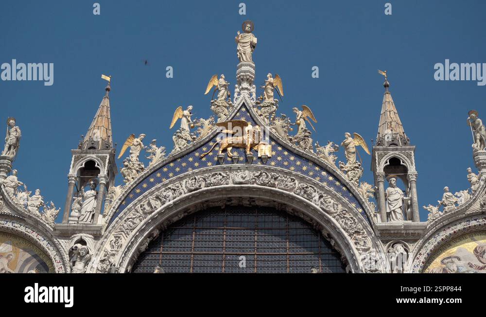 Detail of the Gothic architecture and statues of Saint Marks Basilica ...