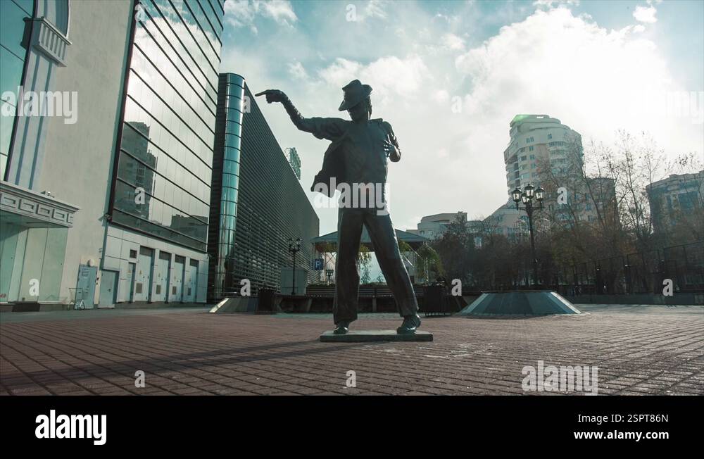 Michael Jackson sculpture installed. Video. Monument to Michael Jackson ...