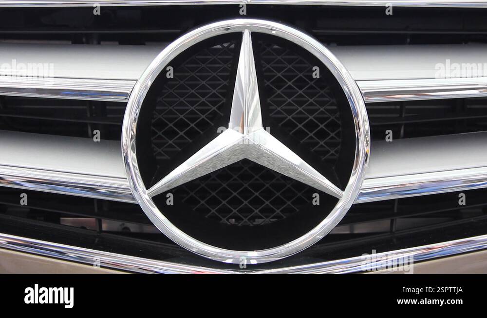 Mercedes-Benz emblem Stock Video Footage - Alamy