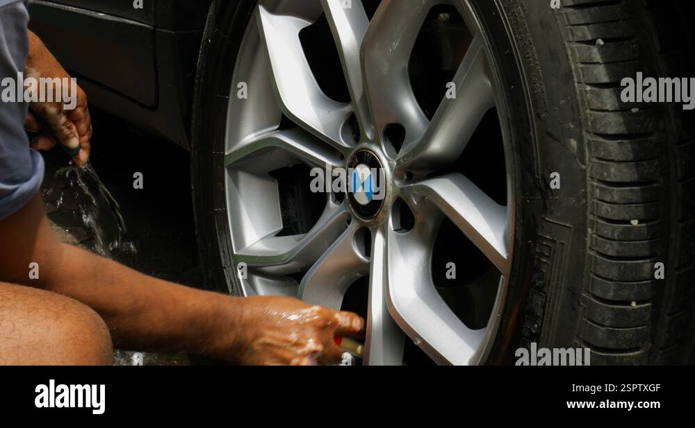 Rim felloe Stock Videos & Footage - HD and 4K Video Clips - Alamy