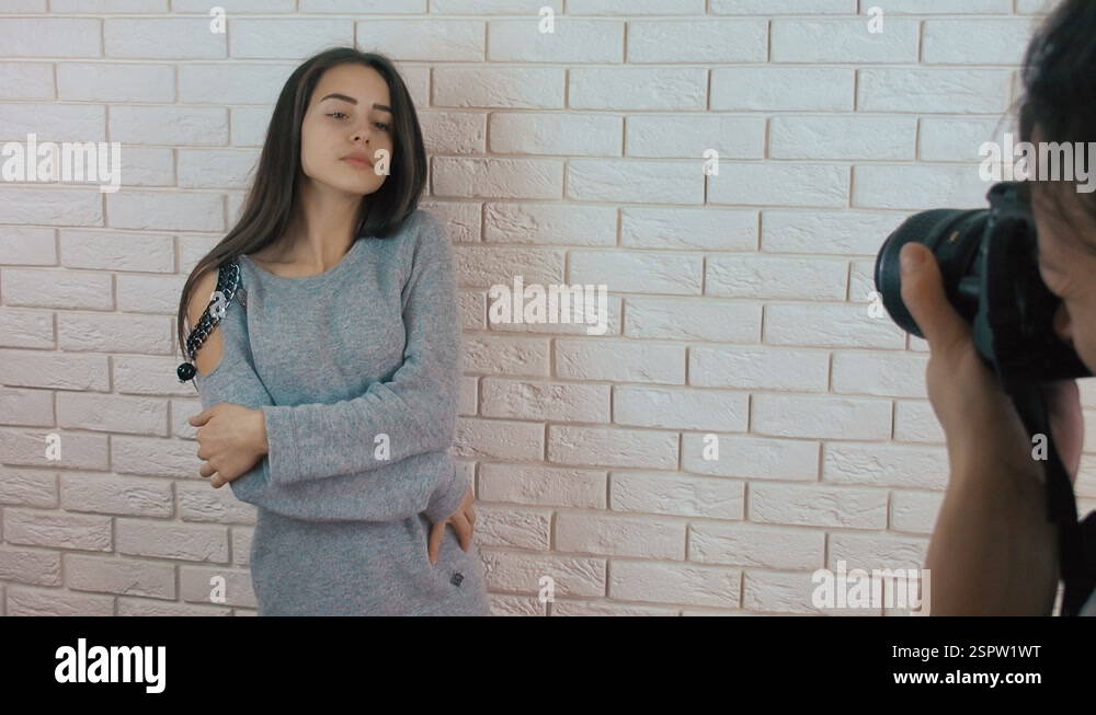 Modelposing Stock Videos & Footage - HD and 4K Video Clips - Alamy