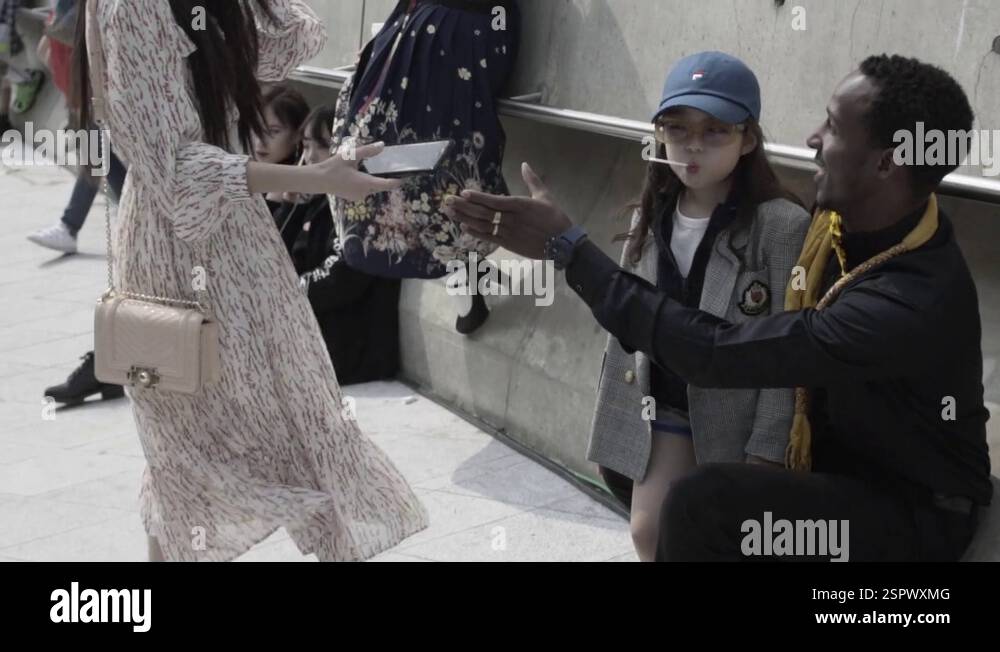 (Korea) Seoul Fashion Week 2018FW - African American male and Korean ...