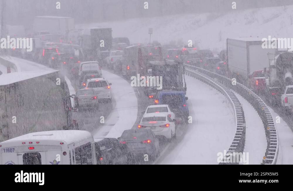 Blizzard with traffic jam and highway gridlock in winter snow storm ...