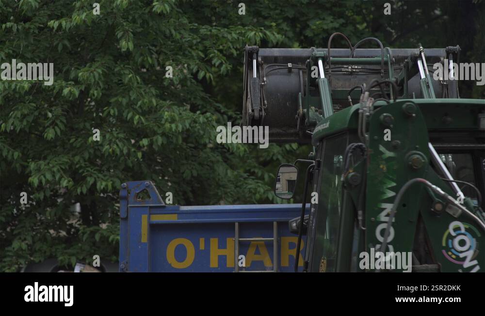 Digger excavator Stock Videos & Footage - HD and 4K Video Clips - Alamy