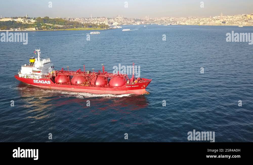 Gas tanker ship Seagas Governor designed to transport LPG, LNG or ...