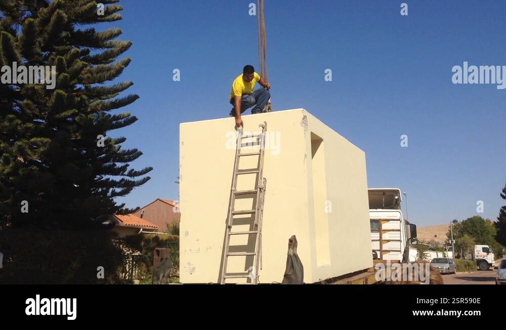 Mobile BOMB SHELTER being deployed in southern Israel Gaza attack ...