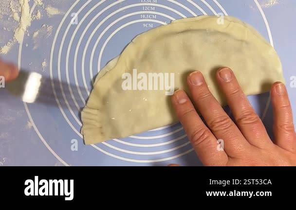 Preparing patties with ground beef and the process of forming a patty ...