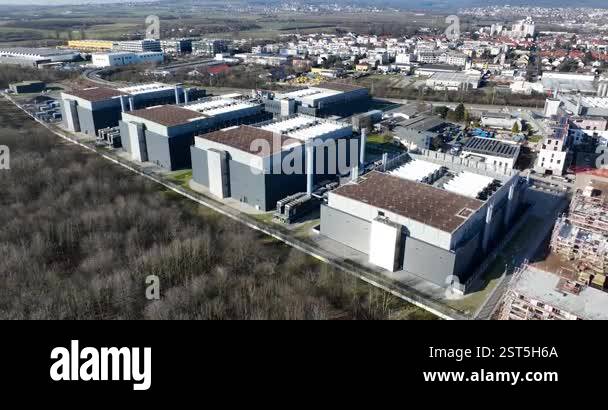 Data center space, Frankfurt 4 Data Center, housing IT and network ...