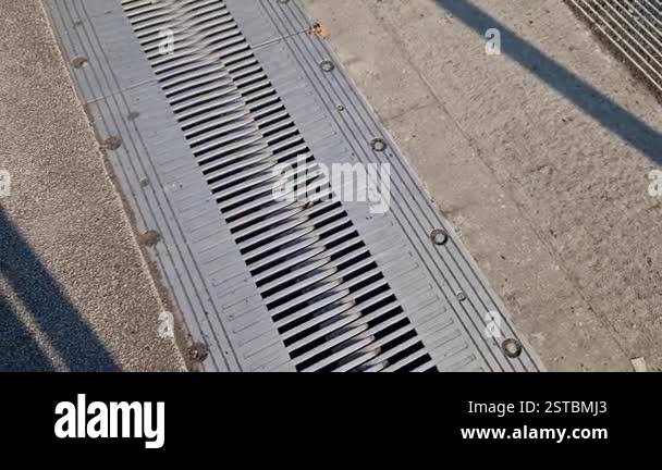 expansion metal coupling, roof or bridge structure for secure ...