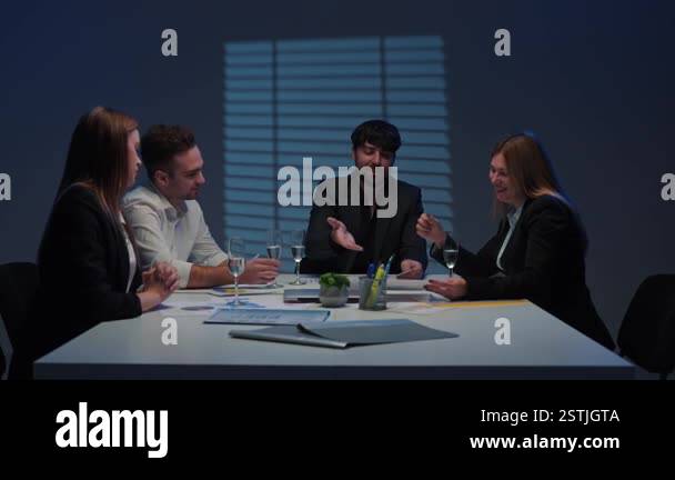 Project leader and team members meeting. Man chief executive leads ...