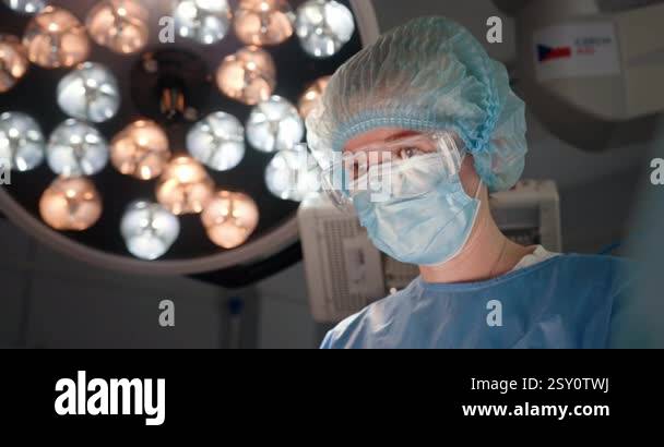 Operating room lights Stock Videos & Footage - HD and 4K Video Clips ...