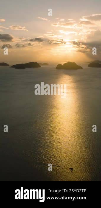 Golden sunset over the sea and small islands in El Nido, Palawan ...