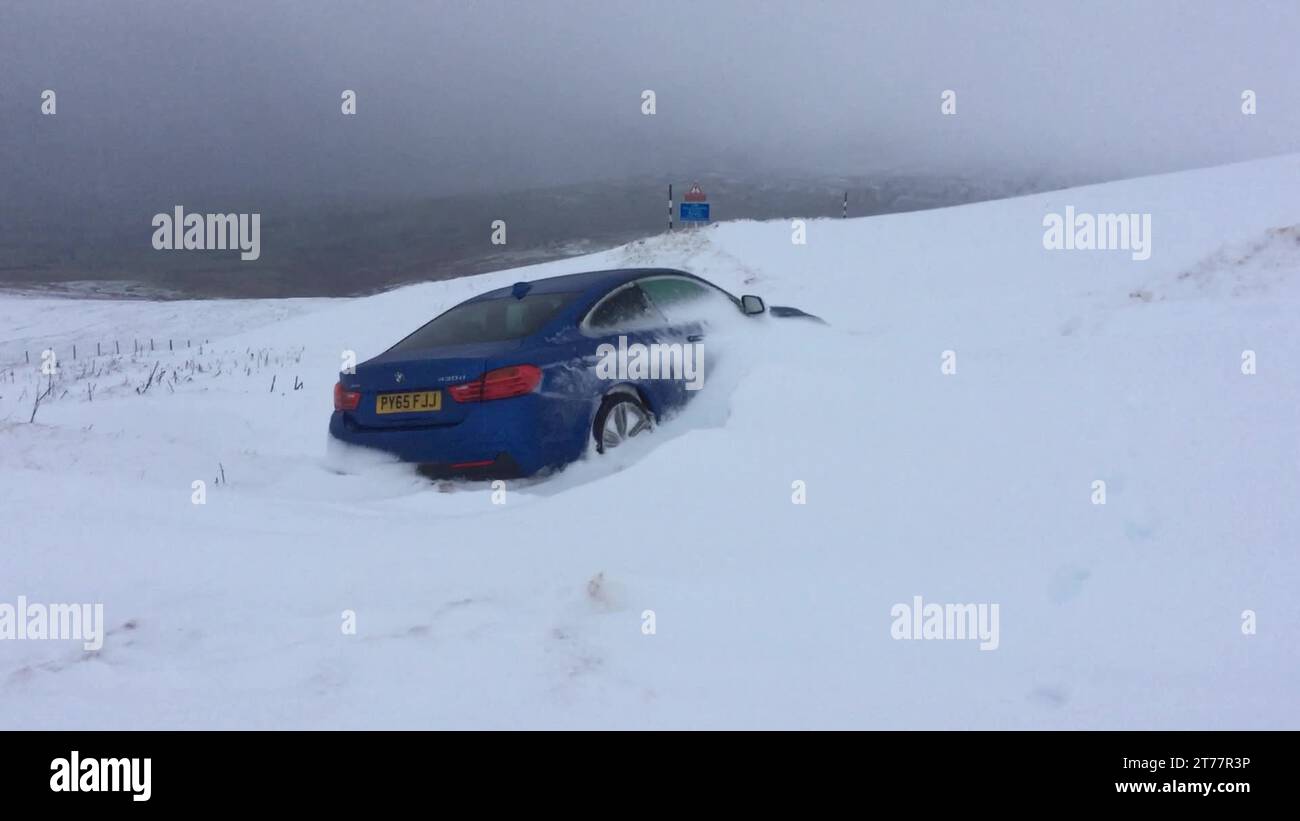 Cars stuck in snow Stock Videos & Footage - HD and 4K Video Clips - Alamy