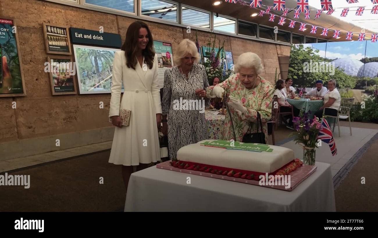 Ceremonial cake Stock Videos & Footage - HD and 4K Video Clips - Alamy