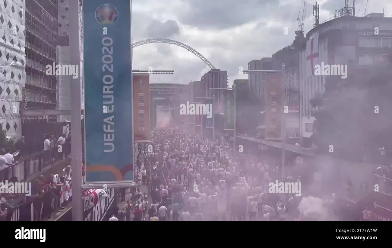 Wembley way fans Stock Videos & Footage - HD and 4K Video Clips - Alamy