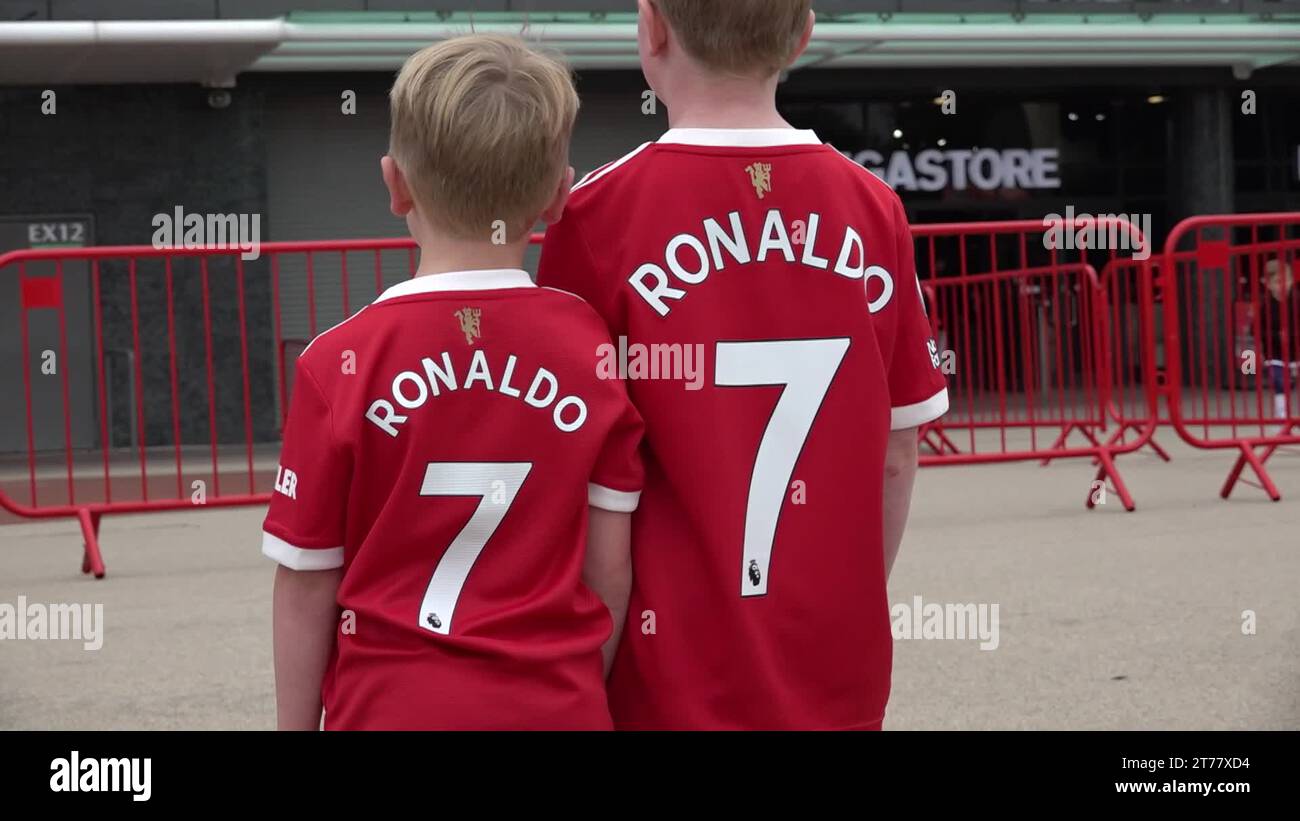 Ronaldo fans Stock Videos & Footage - HD and 4K Video Clips - Alamy