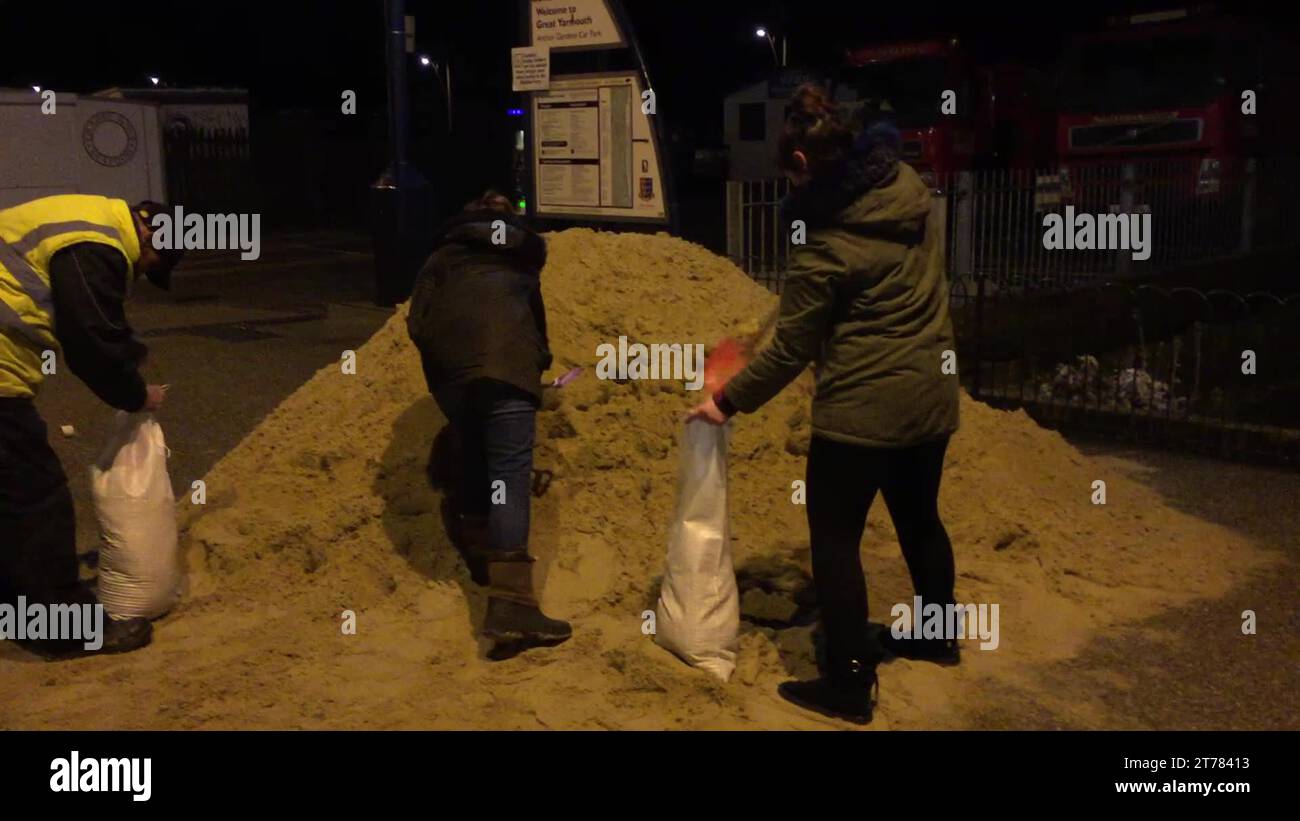 Filling sandbags Stock Videos & Footage - HD and 4K Video Clips - Alamy