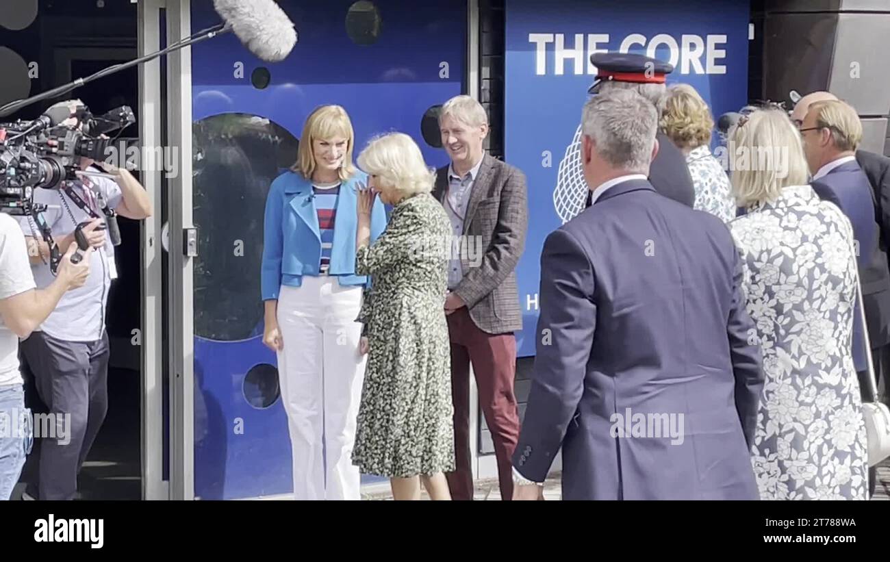 Fiona bruce filming bbc antiques Stock Videos & Footage - HD and 4K ...