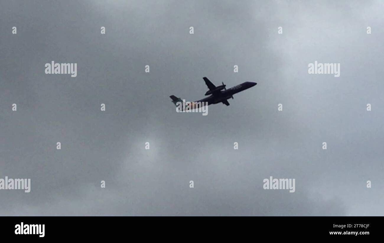 Planes windy Stock Videos & Footage - HD and 4K Video Clips - Alamy