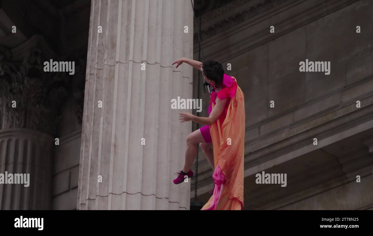 City of London launches Bartholomew Fair with vertical dancers on St ...