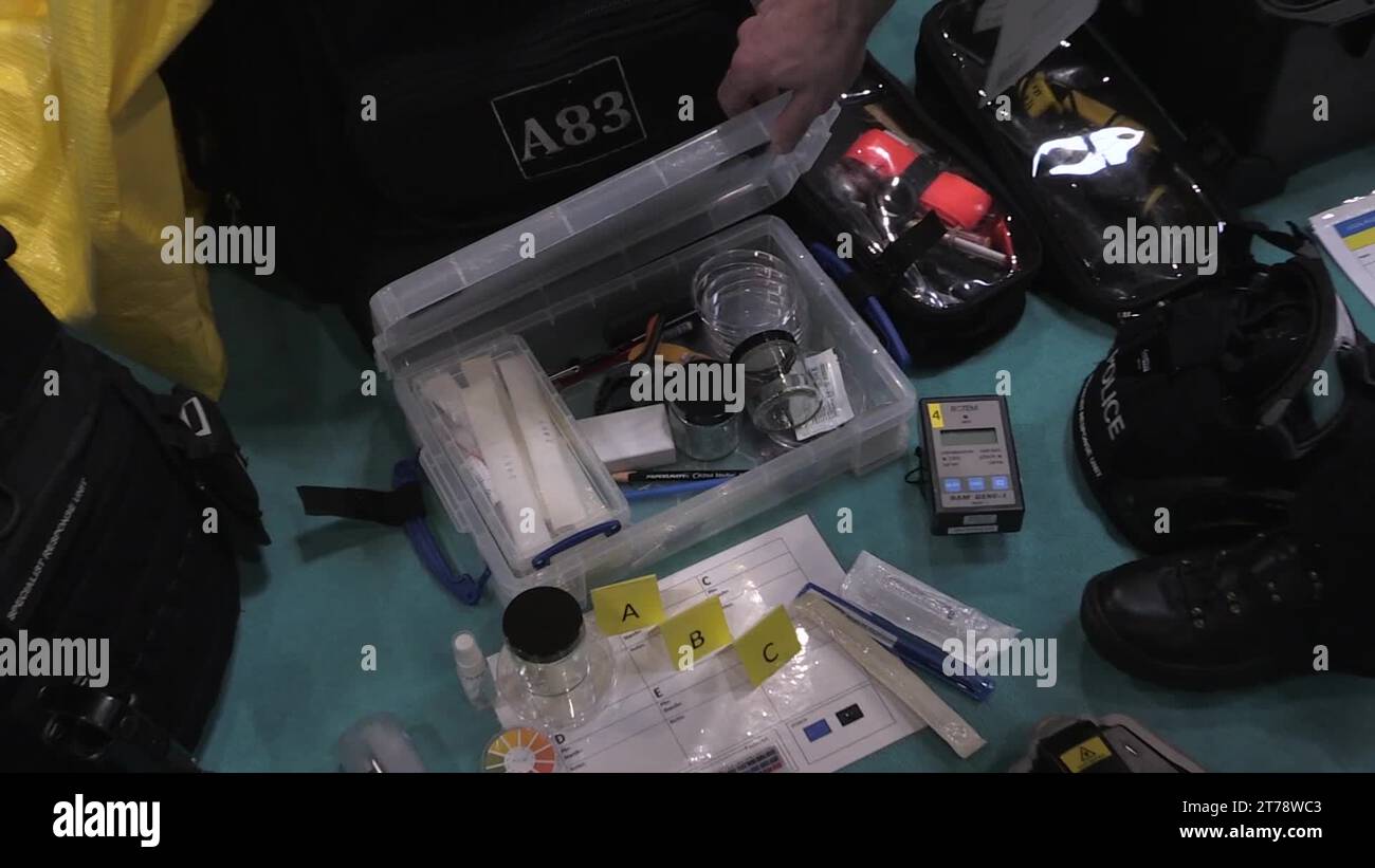 Kit transport Stock Videos & Footage - HD and 4K Video Clips - Alamy