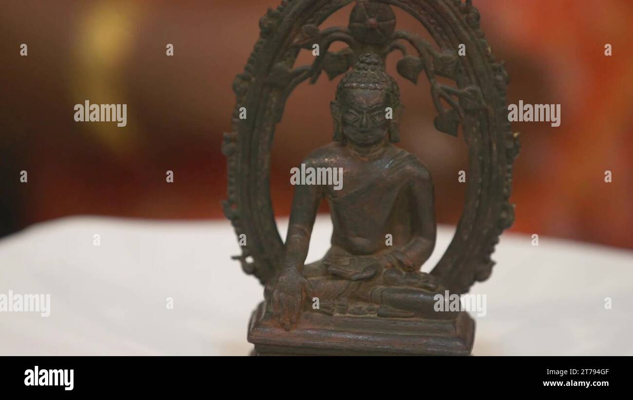 Stolen statue Stock Videos & Footage - HD and 4K Video Clips - Alamy