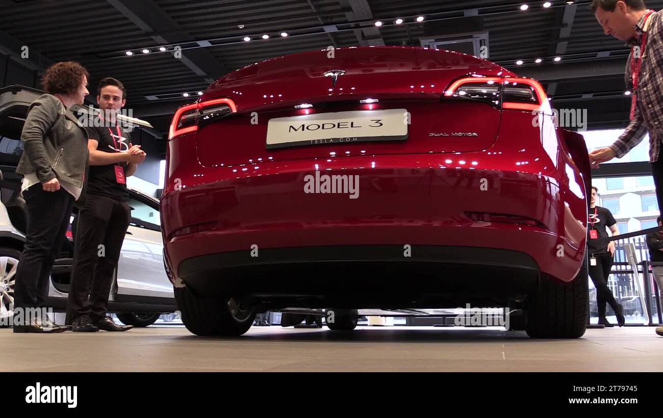 Tesla model 3 cars Stock Videos & Footage - HD and 4K Video Clips - Alamy