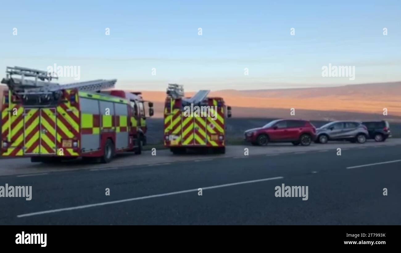 Crews tackle huge blaze on Saddleworth Moor Stock Video Footage - Alamy