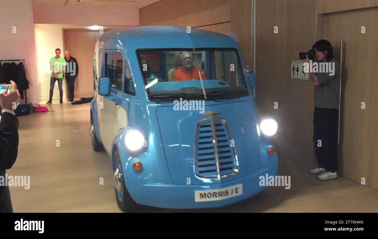 The new fully electric Morris JE van is unveiled Stock Video Footage ...