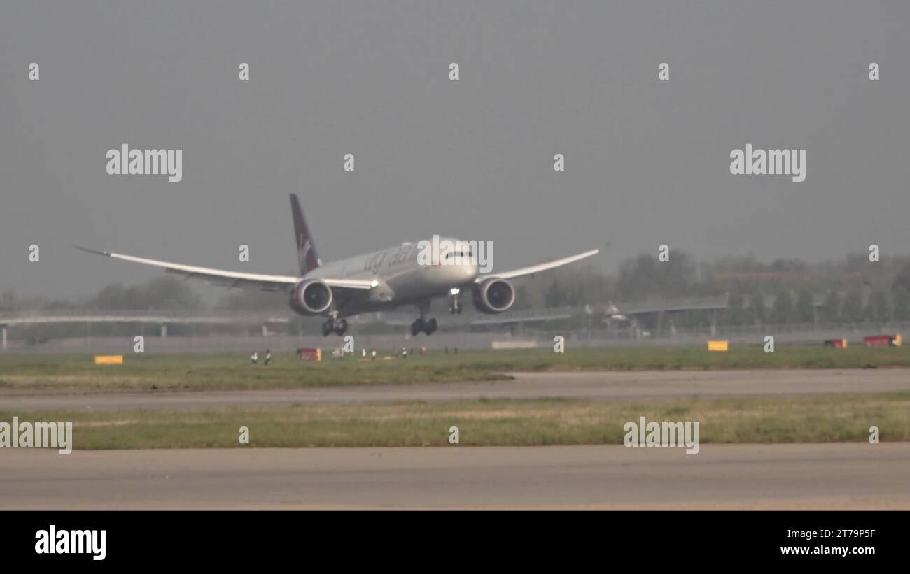 Virgin atlantic flight vs355 london heathrow Stock Videos & Footage ...