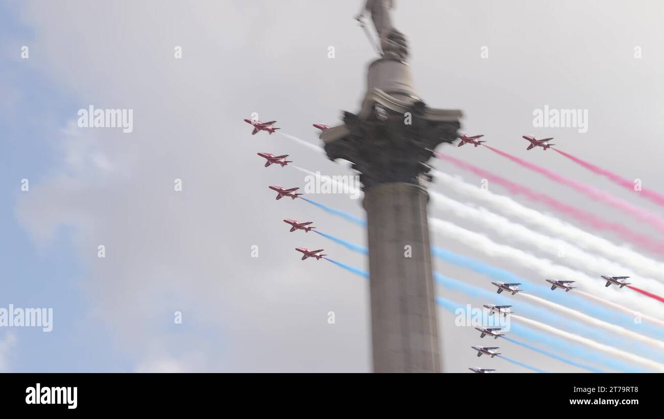 London uk red arrows Stock Videos & Footage - HD and 4K Video Clips - Alamy