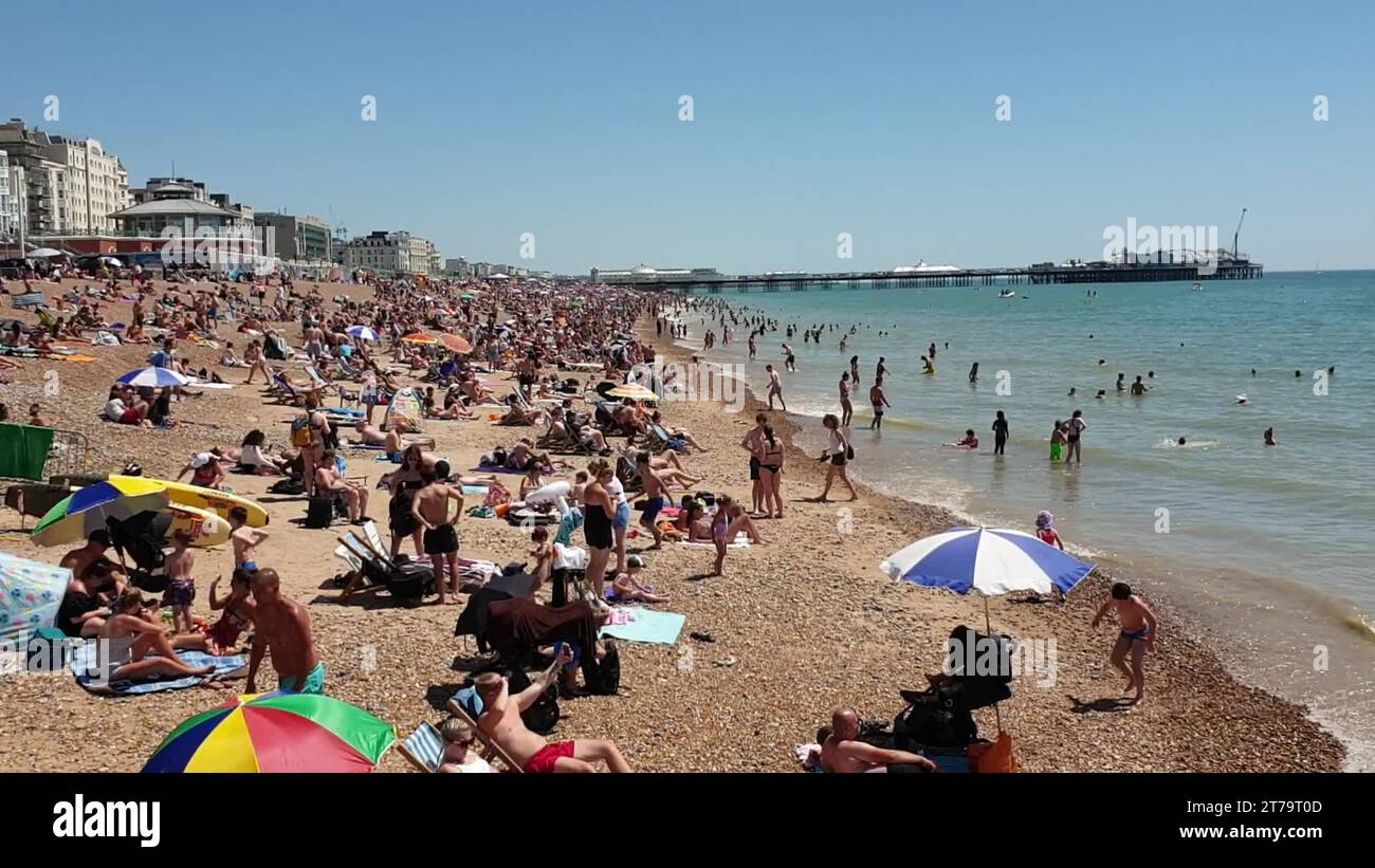 Packed brighton beach Stock Videos & Footage - HD and 4K Video Clips ...