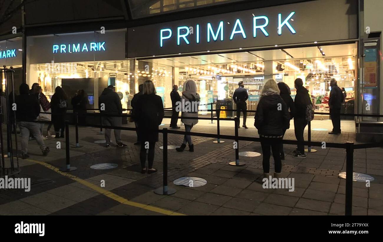 Shoppers queue Stock Videos & Footage - HD and 4K Video Clips - Alamy