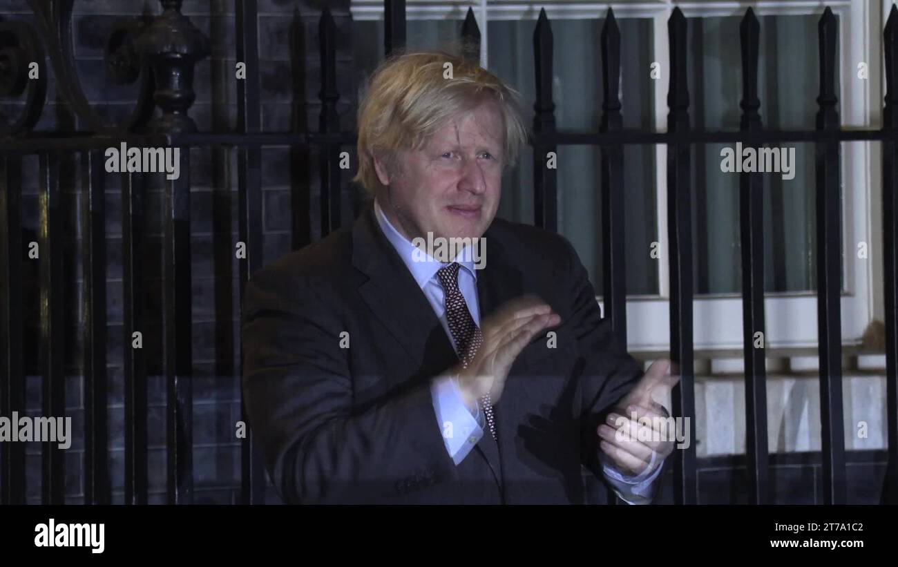 Boris Johnson and Carrie Symonds join national clap for Captain Sir Tom ...