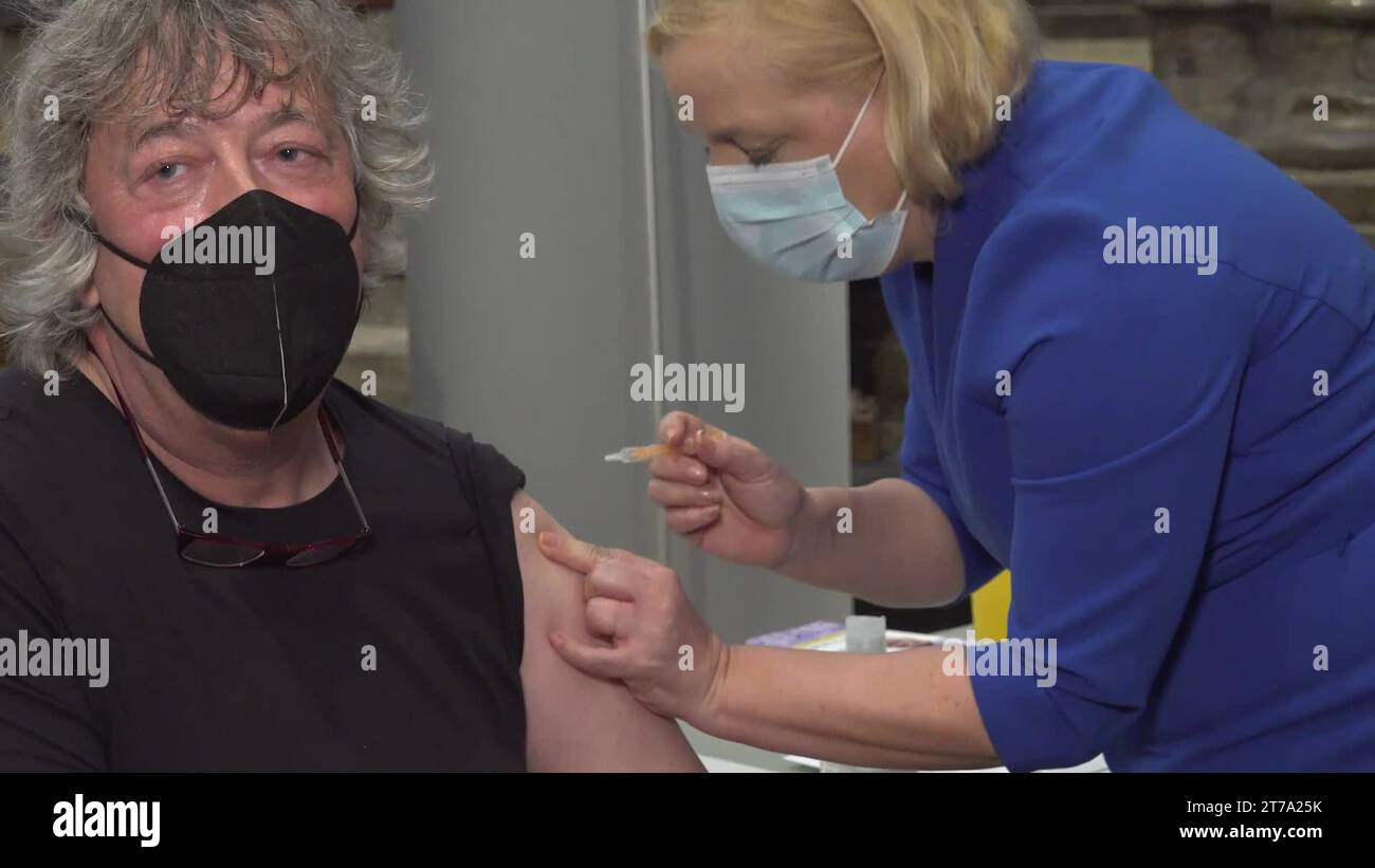 Stephen fry actor Stock Videos & Footage - HD and 4K Video Clips - Alamy