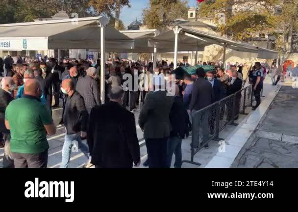 Istanbul, Turkey - November 2021: Crowds of people carrying a coffin ...