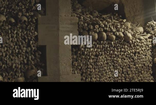Tunnel skulls in catacombs paris Stock Videos & Footage - HD and 4K ...