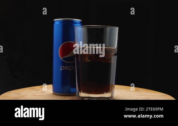 Ice cube in pepsi Stock Videos & Footage - HD and 4K Video Clips - Alamy