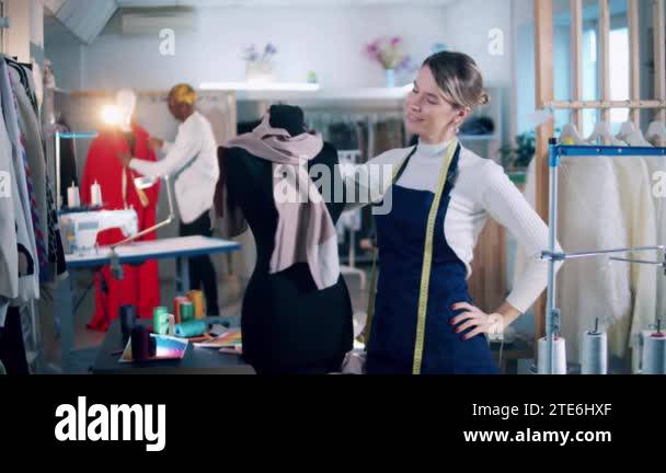 Smiling dummy Stock Videos & Footage - HD and 4K Video Clips - Alamy