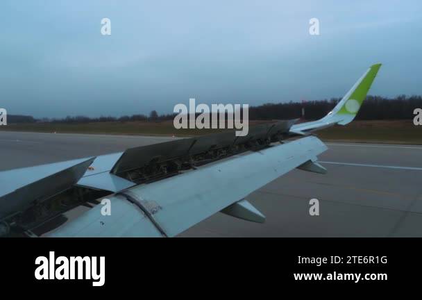 Open flaps Stock Videos & Footage - HD and 4K Video Clips - Alamy