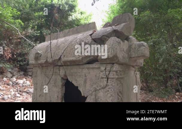 Roman ruins cracked structure Stock Videos & Footage - HD and 4K Video ...